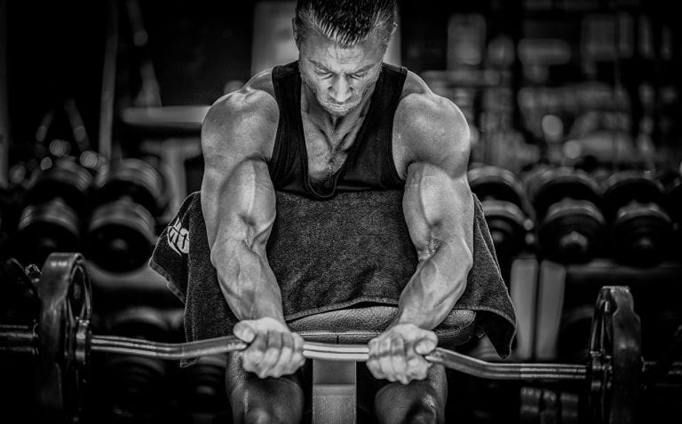 Men_Bodybuilding_Hands_Barbell_Muscle_512557_1280x797 - MennoHenselmans.com