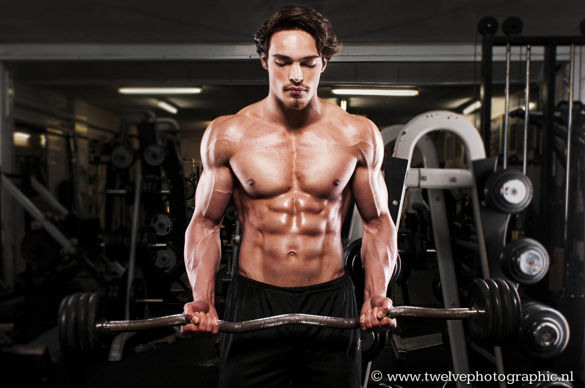 Menno Henselmans barbell curl 2 - MennoHenselmans.com